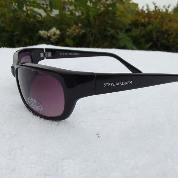 Steve Madden | Accessories | Bundle Steve Madden Wrap Sunglass With 2 ...